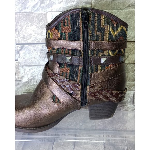 BKE | Shoes | Bke Buckle Womens S Pluto Boots Straps Studded Western ...